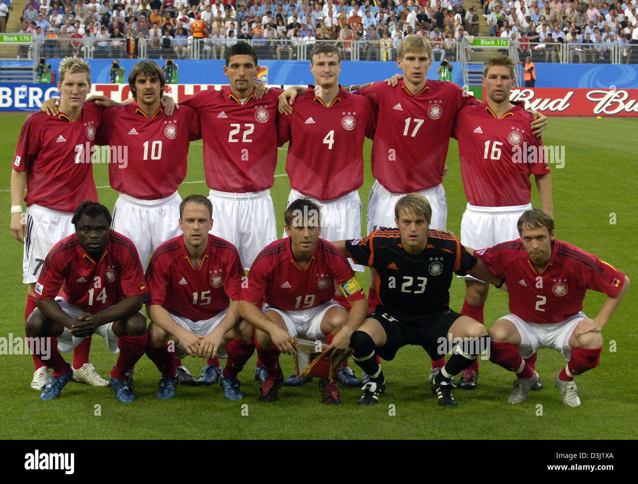 (dpa) - The picture shows the German National soccer team prior to ...