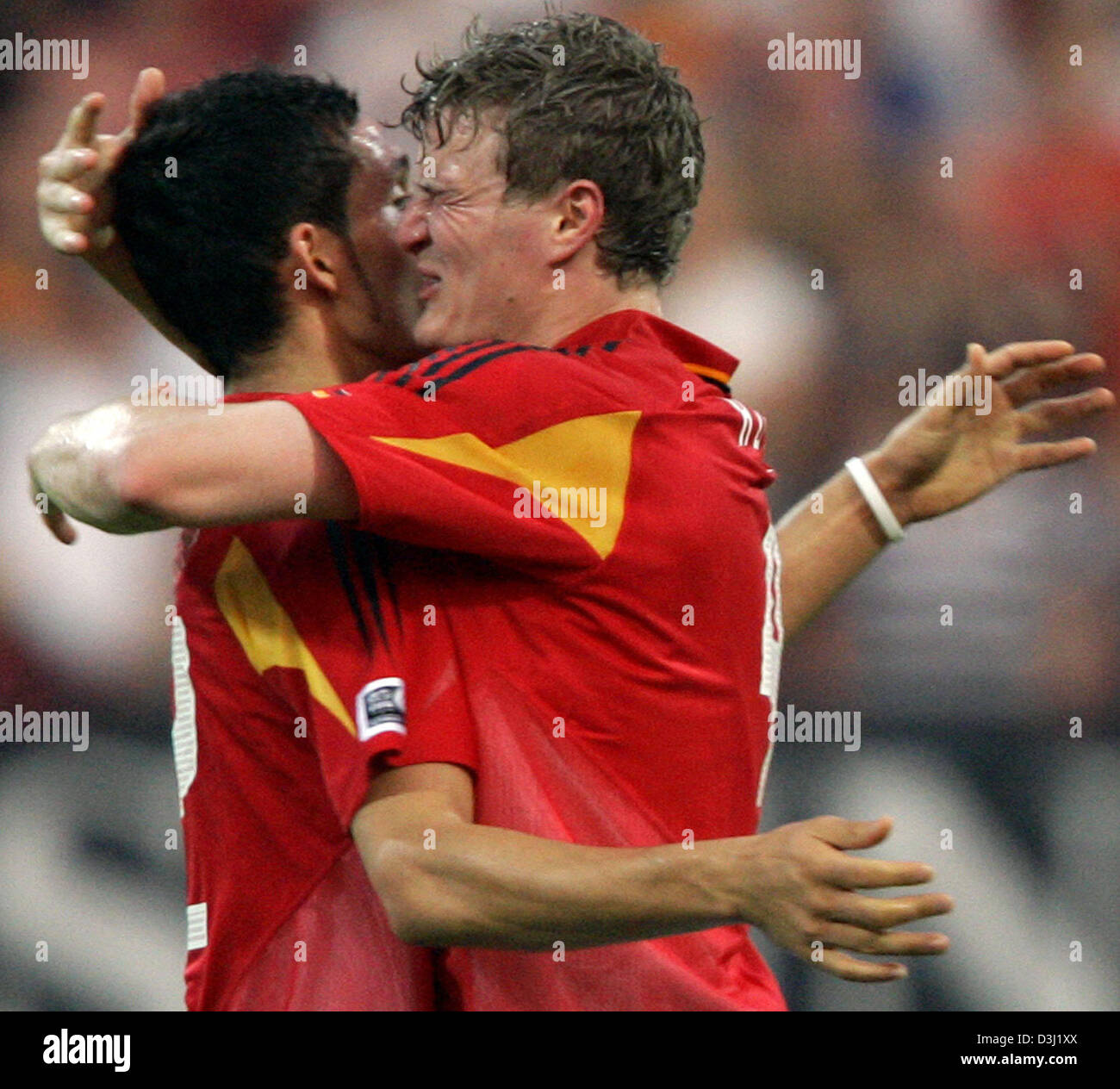 (dpa) - German soccer player Kevin Kuranyi celebrates with his teammate ...