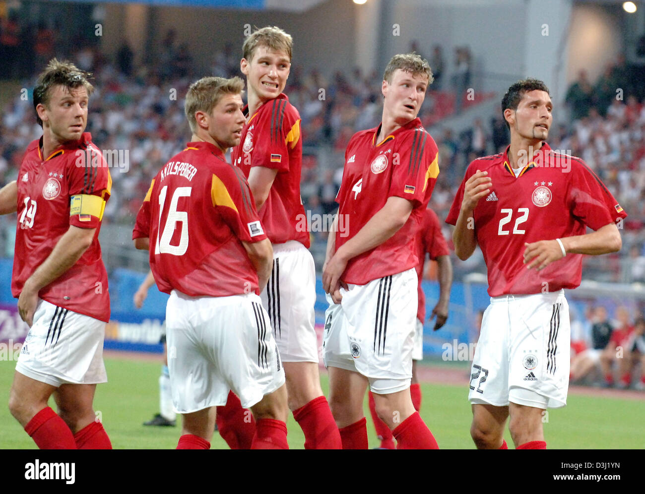 (dpa) - German soccer players Bernd Schneider, Thomas Hitzlsperger, Per ...