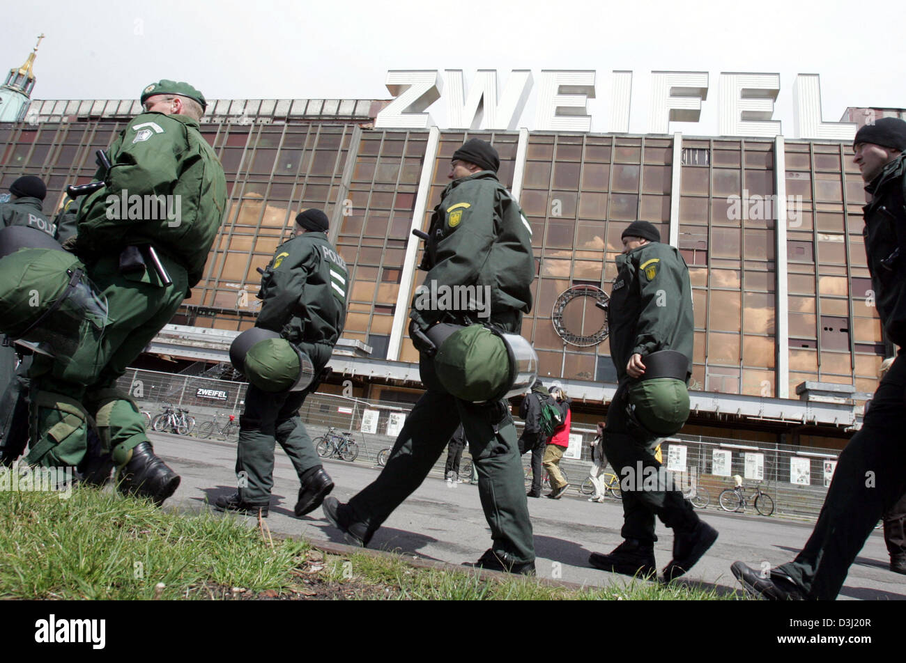 Crime law justice clj police bgs bundesgrenzschutz uniform walking ...