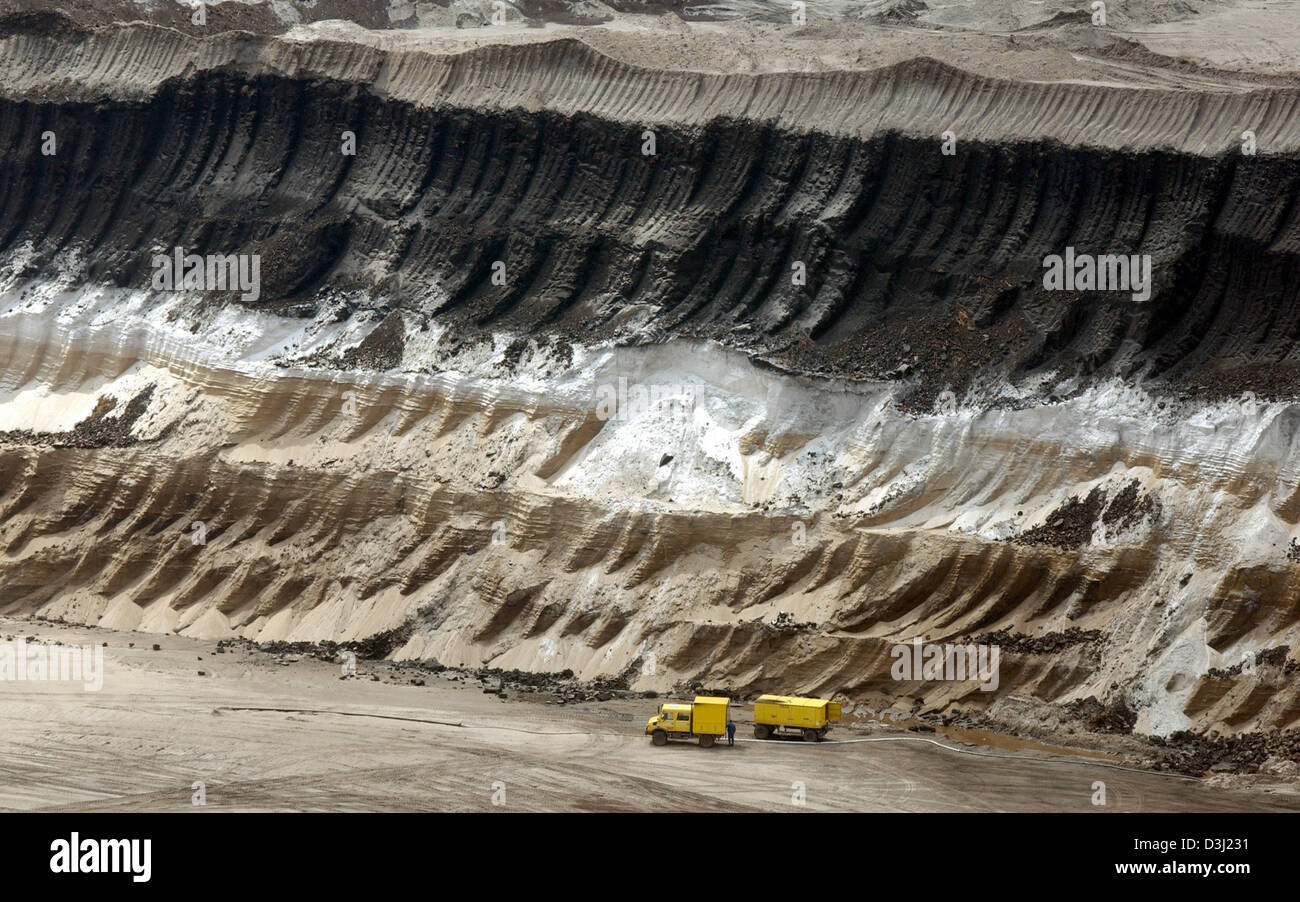 (dpa) - A brown coal mining pictured in Garzweiler, Germany, 10 May ...