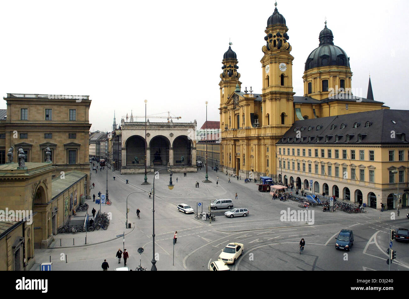 (dpa) - View on the Odeon square in Munich: Federal Collection Egyptian ...