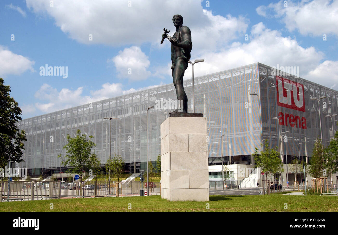 (dpa) - The picture shows the LTU Arena with a javeler made of bronze ...