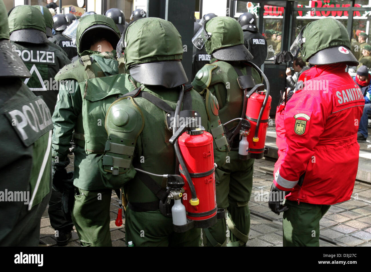 Special operations response team hi-res stock photography and images ...