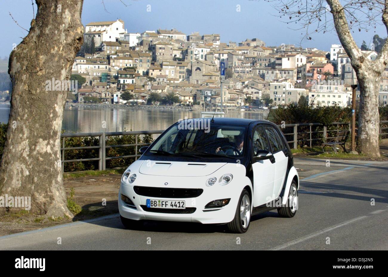 Smart car forfour hi-res stock photography and images - Alamy