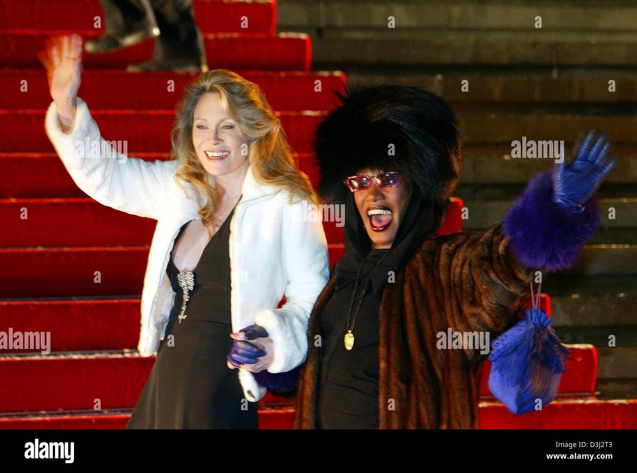 Human interest hum celebrities hat gesture smiling waving red carpet ...