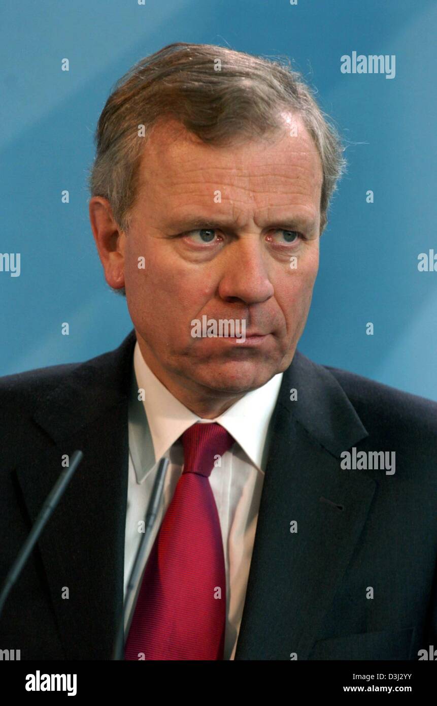 (dpa) - Jaap de Hoop Scheffer, the new Secretary General of Nato, looks ...