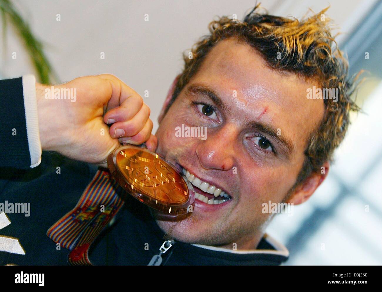 Sports spo handball team smiling germany hi-res stock photography and ...