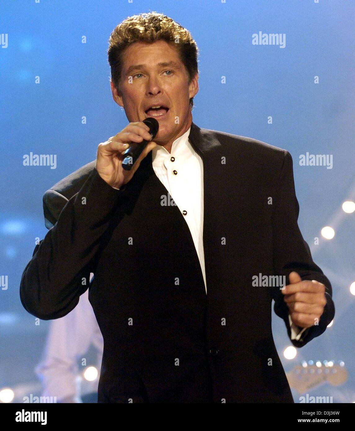 (dpa) - US singer and and actor David Hasselhoff performs during the ...