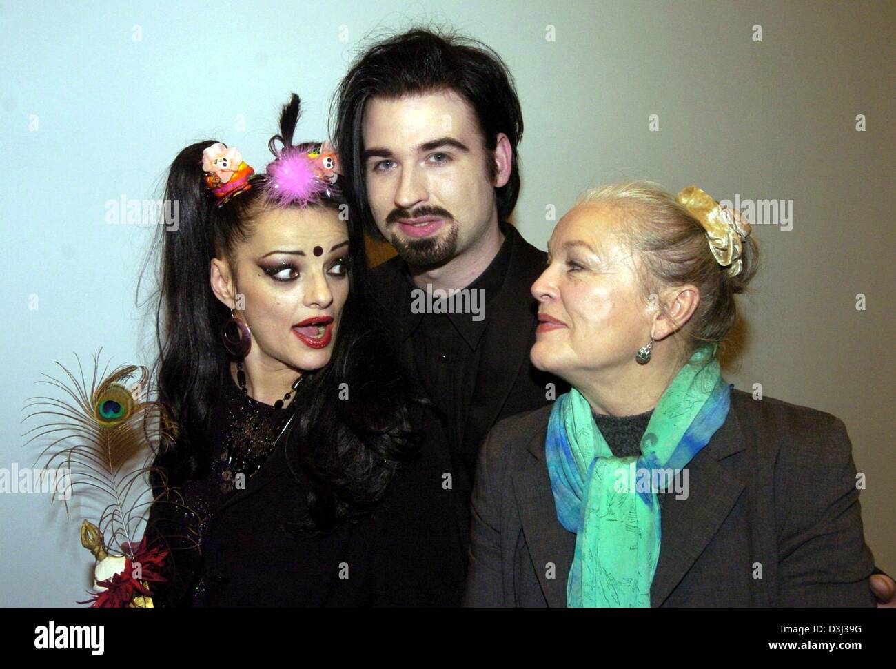 (dpa) - German singer Nina Hagen (L), her newly-wed husband, Danish ...