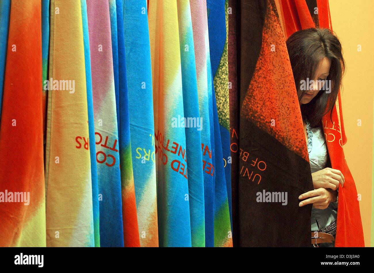 (dpa) - Carola looks at the Benetton bath towel collection which is ...