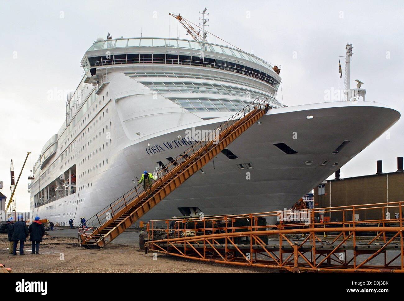 (dpa) - The luxury cruise liner 'Costa Victoria' arrives at the Lloyd ...