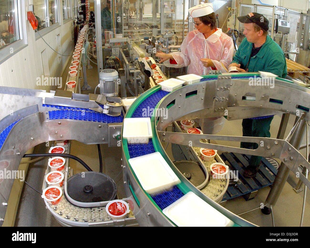(dpa) - The first spreads and salads are packaged in plastic boxes at ...