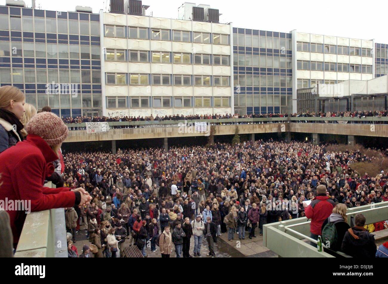 Education edu strike university students crowd protests demonstration ...
