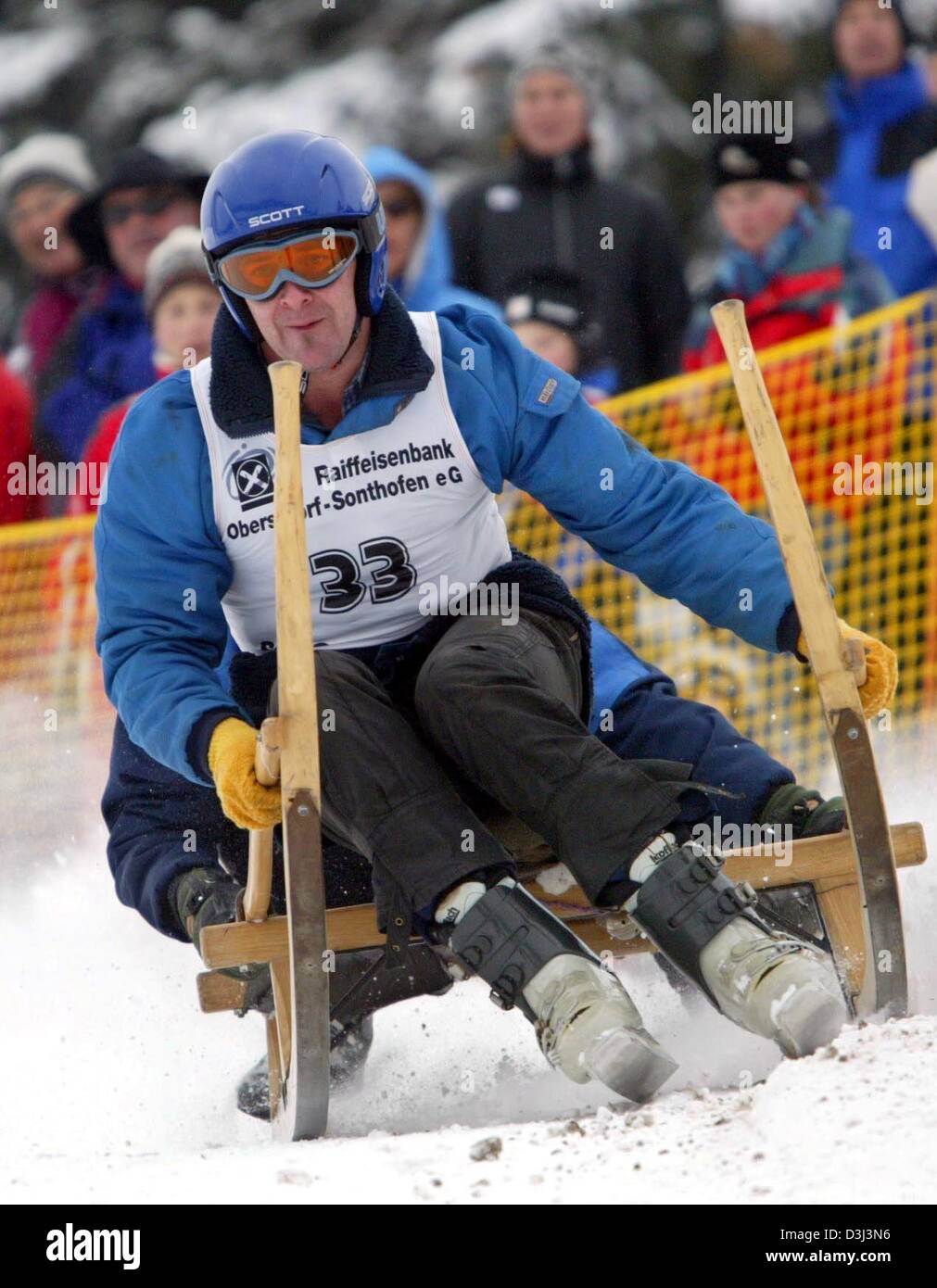 (dpa) - Two competitiors race downhill on their toboggan during the ...