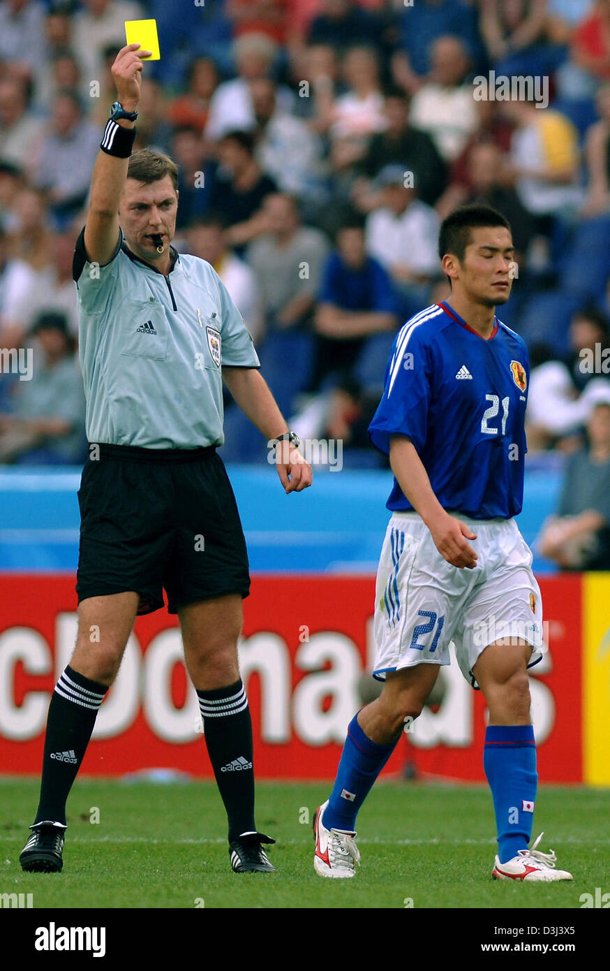 Dpa australian referee matthew breeze hi-res stock photography and ...