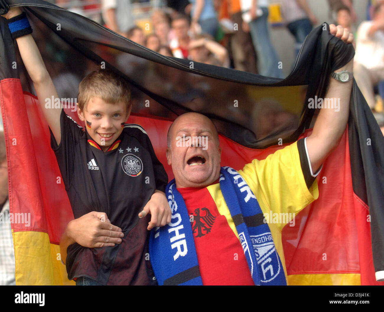 Sports fans cheering australia hi-res stock photography and images - Alamy