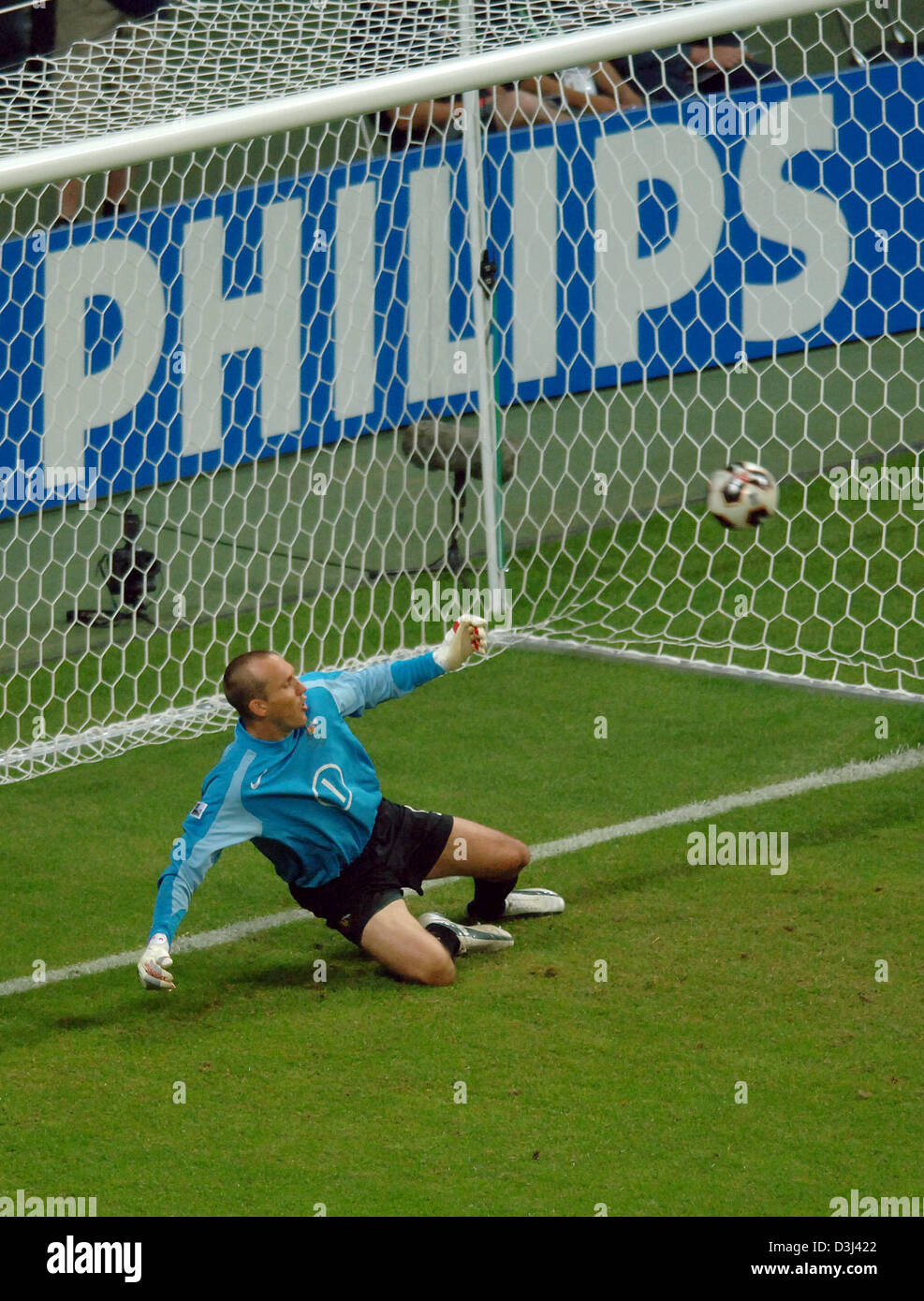 (dpa) - Australian goalkeeper Mark Schwarzer in action during the ...
