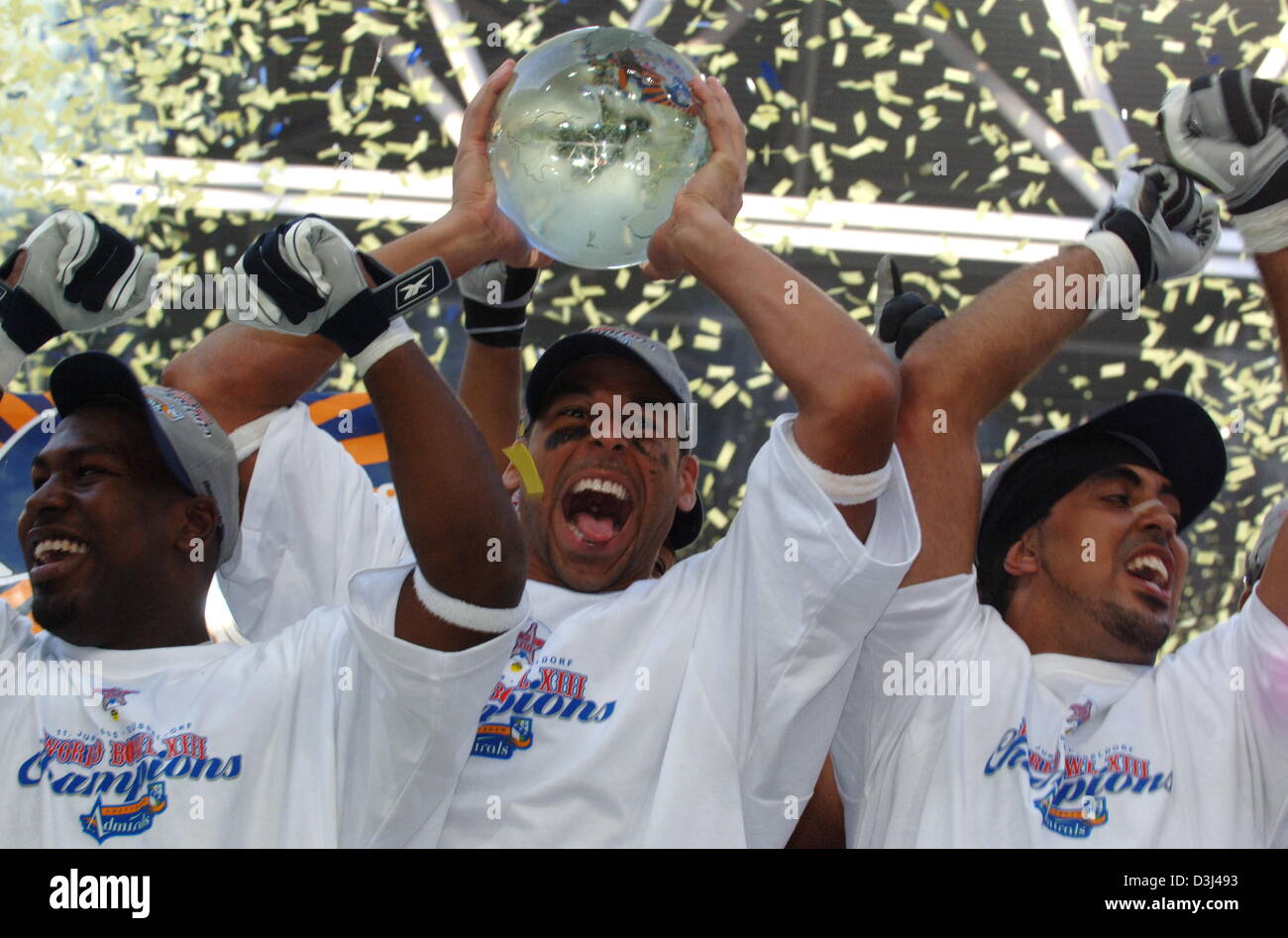 (dpa) - Players Sandino Octobre, Ruvell Martin and Phil Archer (L-R) of ...