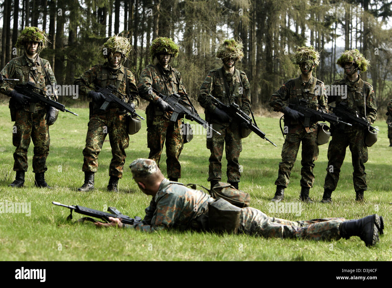 (dpa) - An instructor (front, bottom) demonstrates to a group of ...