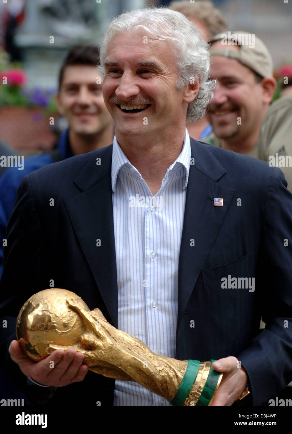 (dpa) - German soccer legend and FIFA World Cup 1990 winner Rudi ...