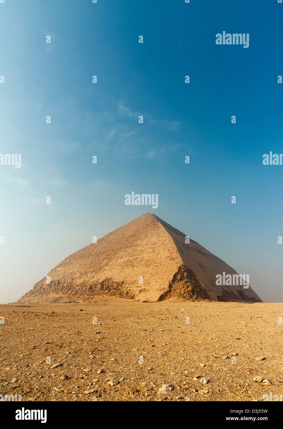 Bent Pyramid built under Old Kingdom Pharaoh Sneferu (2600 BC), Dahshur ...