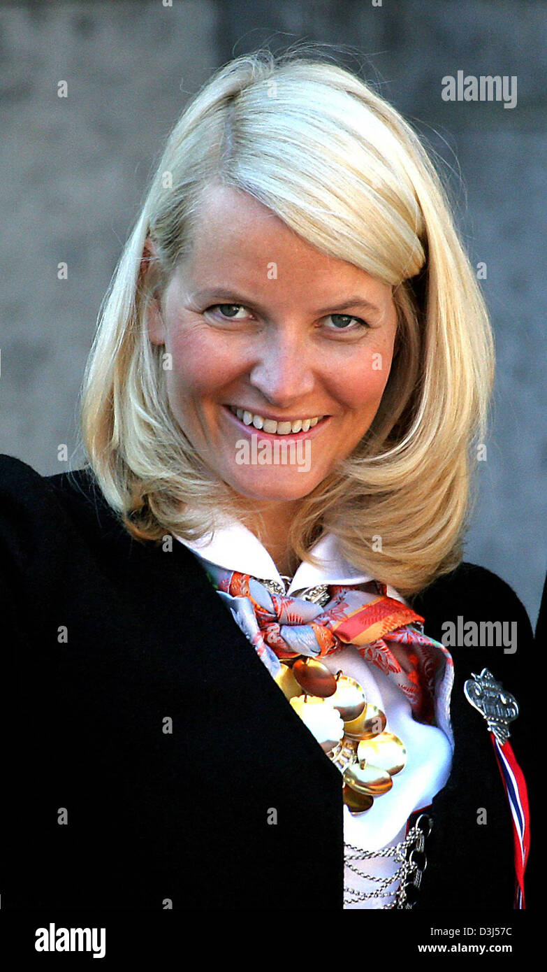 (dpa) - Crown princess Mette-Marit of Norway appears in front of Stock ...