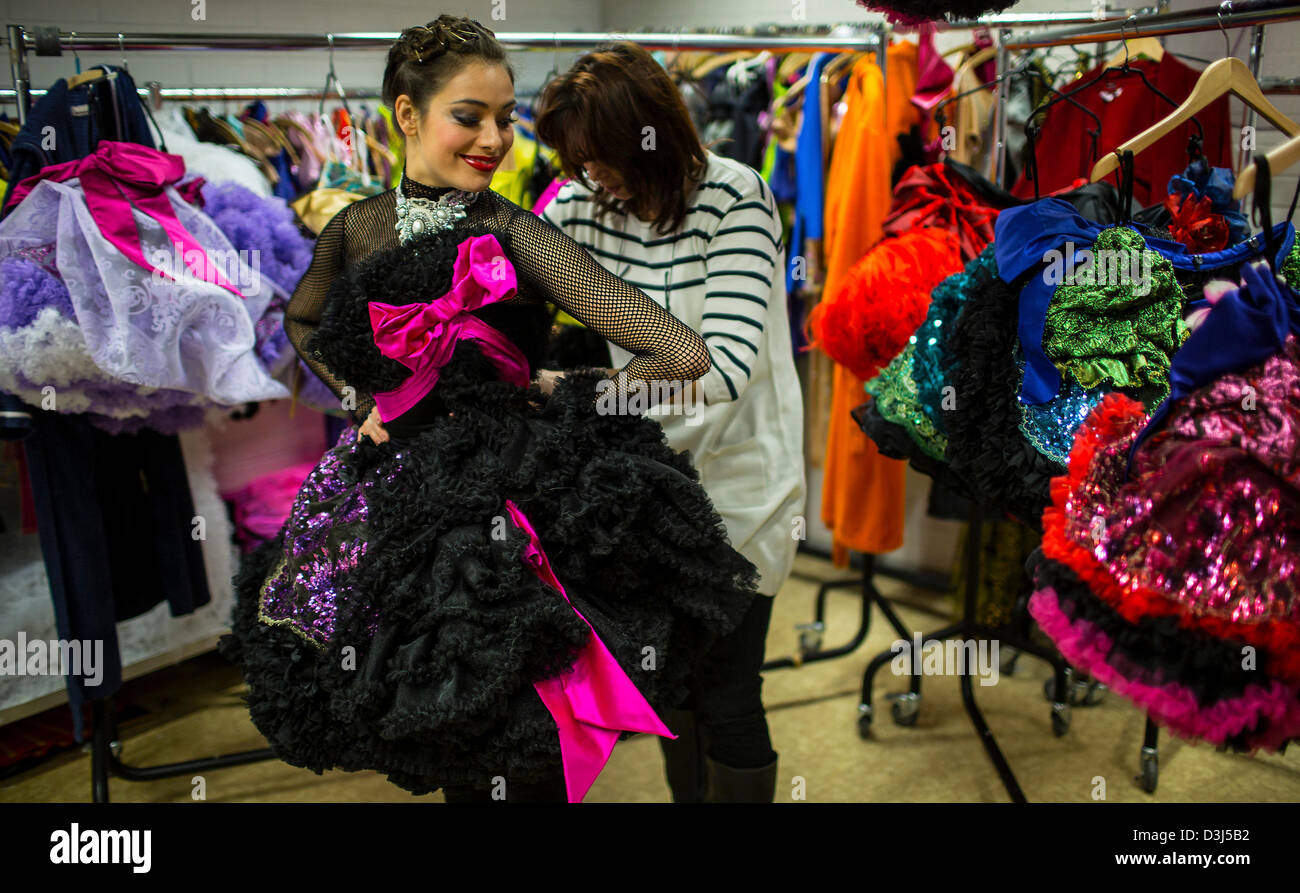Revue dancer hi-res stock photography and images - Alamy