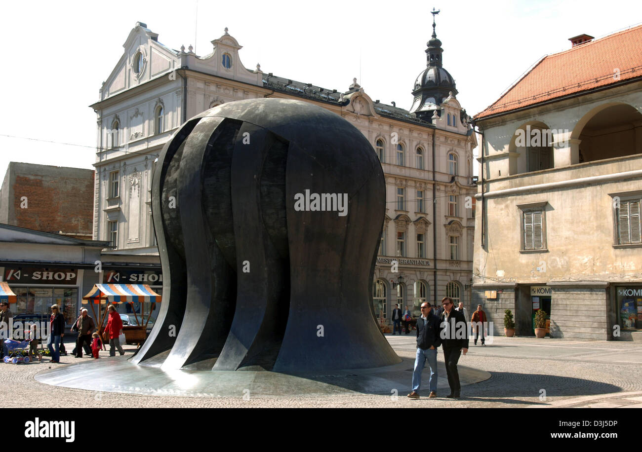 (dpa) - The monument of the liberation fight of 1941 to 1945 pictured ...