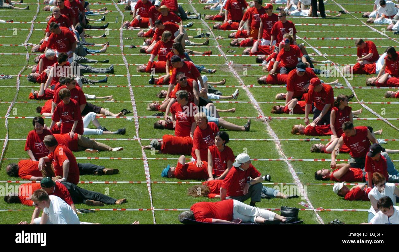 (dpa) - Participants of a first aid course train on a soccer pitch in ...