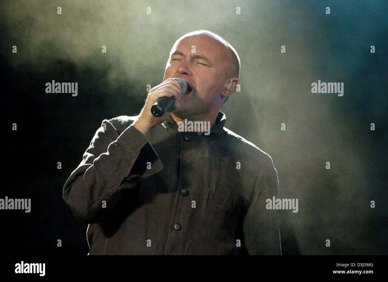 (dpa) - British singer Phil Collins opens the German leg of his current ...