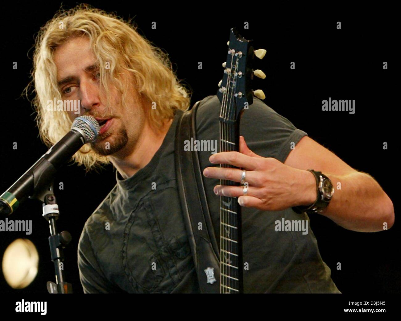 Nickelback frontman hi-res stock photography and images - Alamy