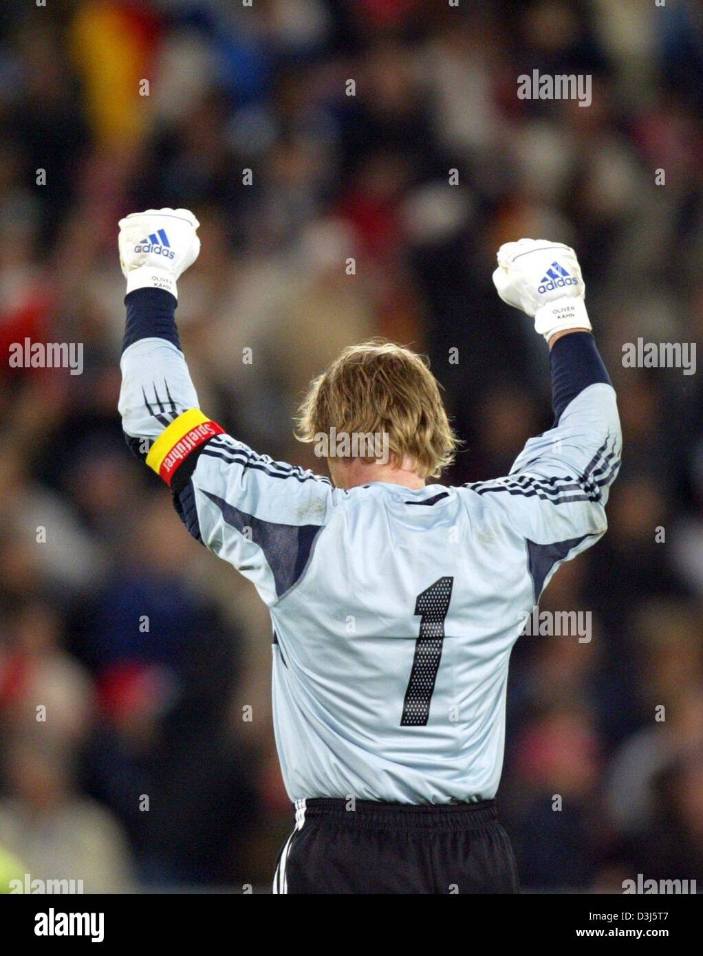 Dpa oliver kahn goalkeeper german hi-res stock photography and images ...