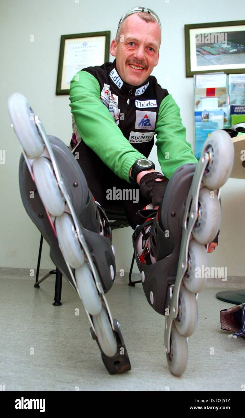 (dpa) - Extreme sports fanatic Mathias Lillge puts on his roller blades ...