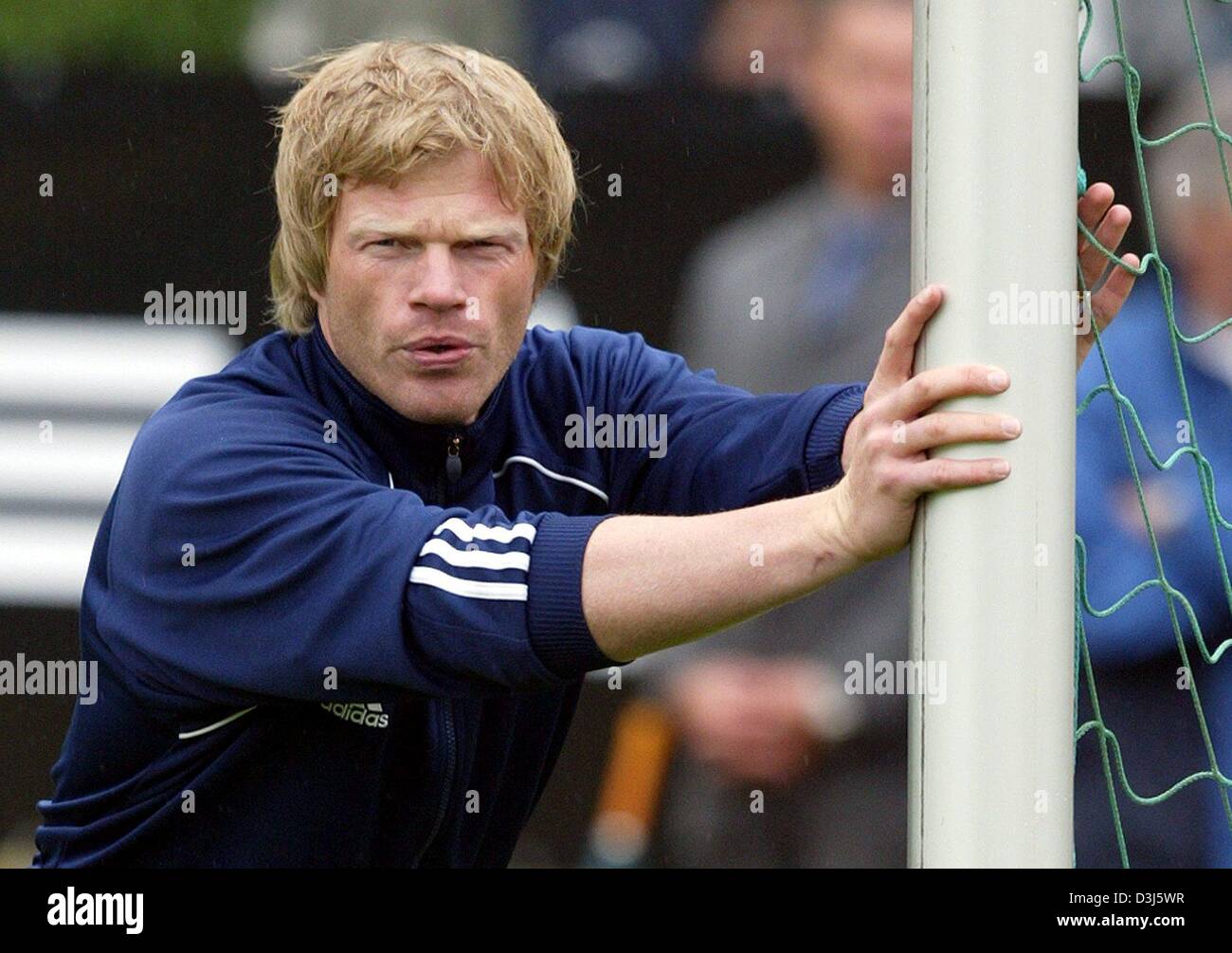 (dpa) - Oliver Kahn, the goalkeeper of the German national soccer team ...