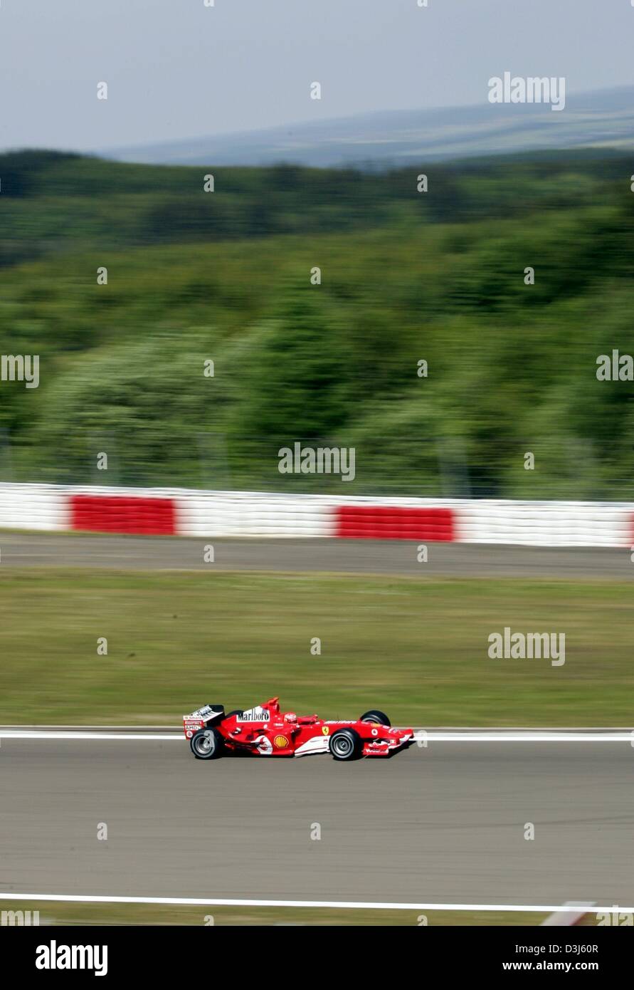 (dpa) - German Formula 1 champ Michael Schumacher of Ferrari races ...