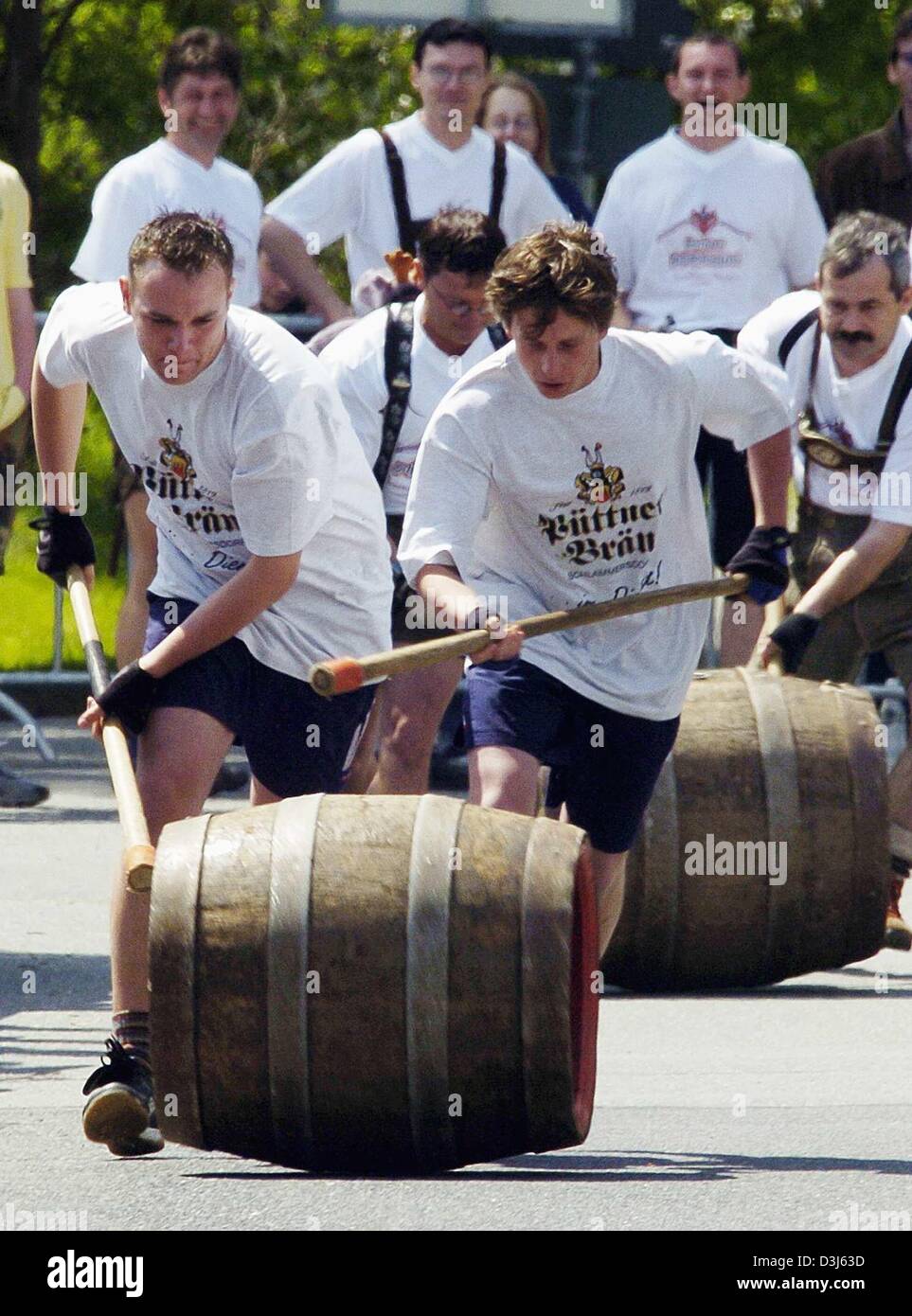 (dpa) - A group of men run with sticks in ther hands after wooden ...