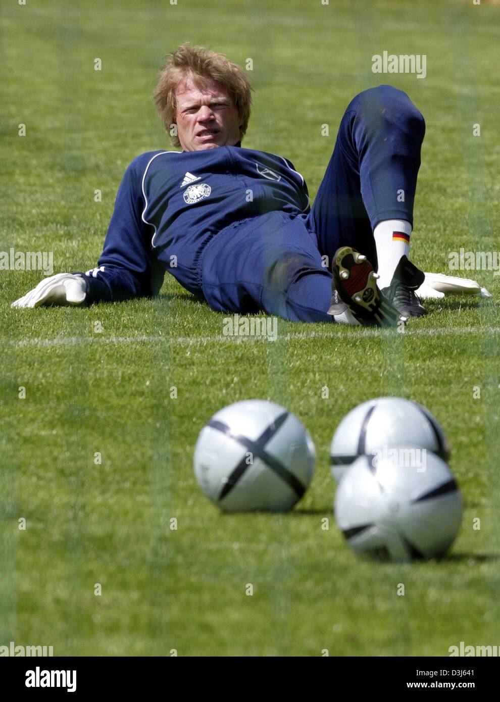 (dpa) - Oliver Kahn, goalkeeper of the German national soccer team ...