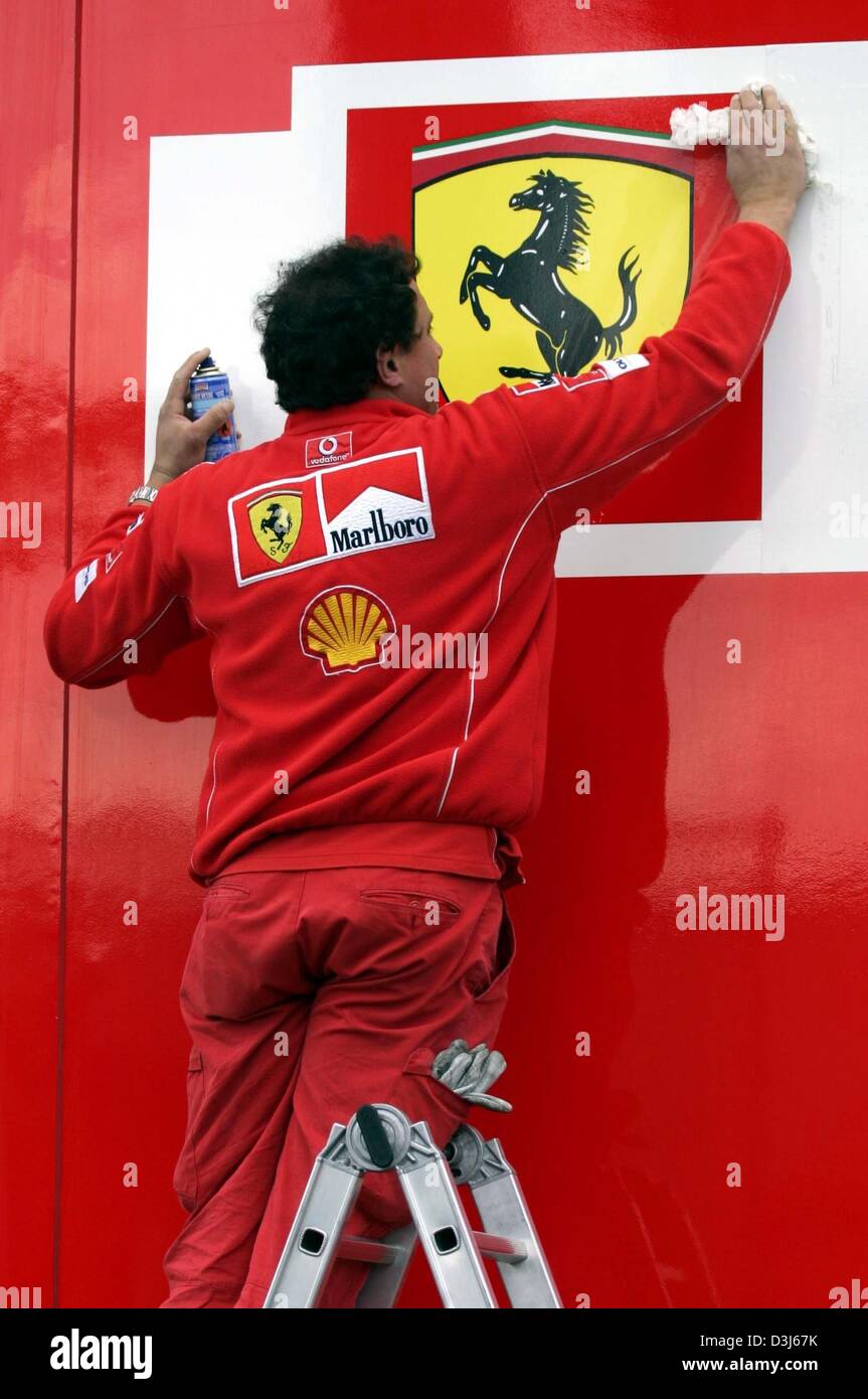Ferrari mechanic hi-res stock photography and images - Alamy