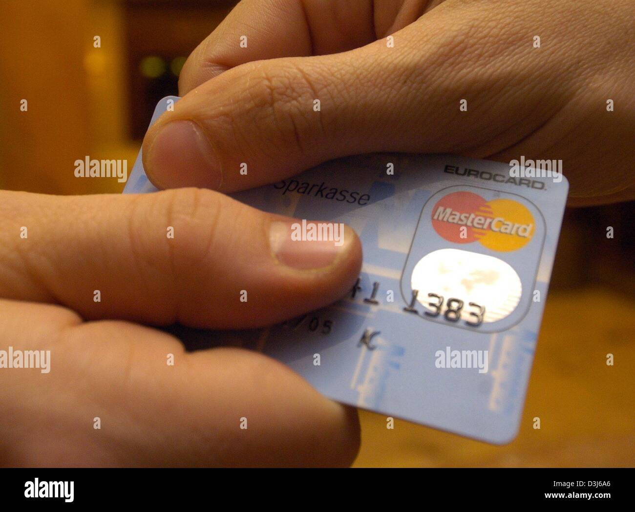 (dpa) - Two hands hold a Mastercard credit card in Frankfurt, Germany ...