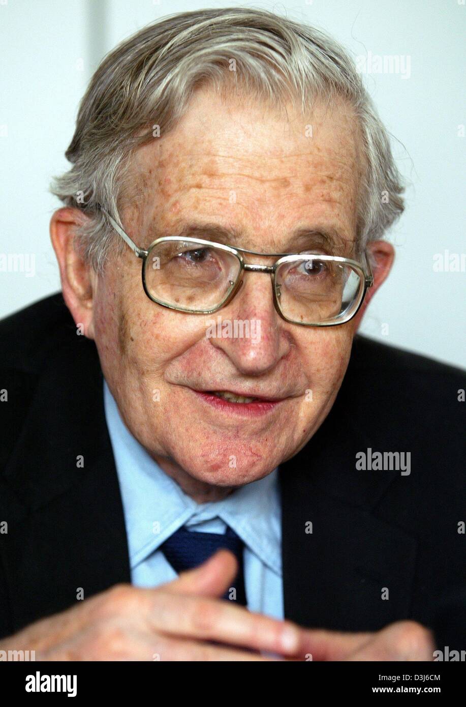 Noam chomsky hi-res stock photography and images - Alamy
