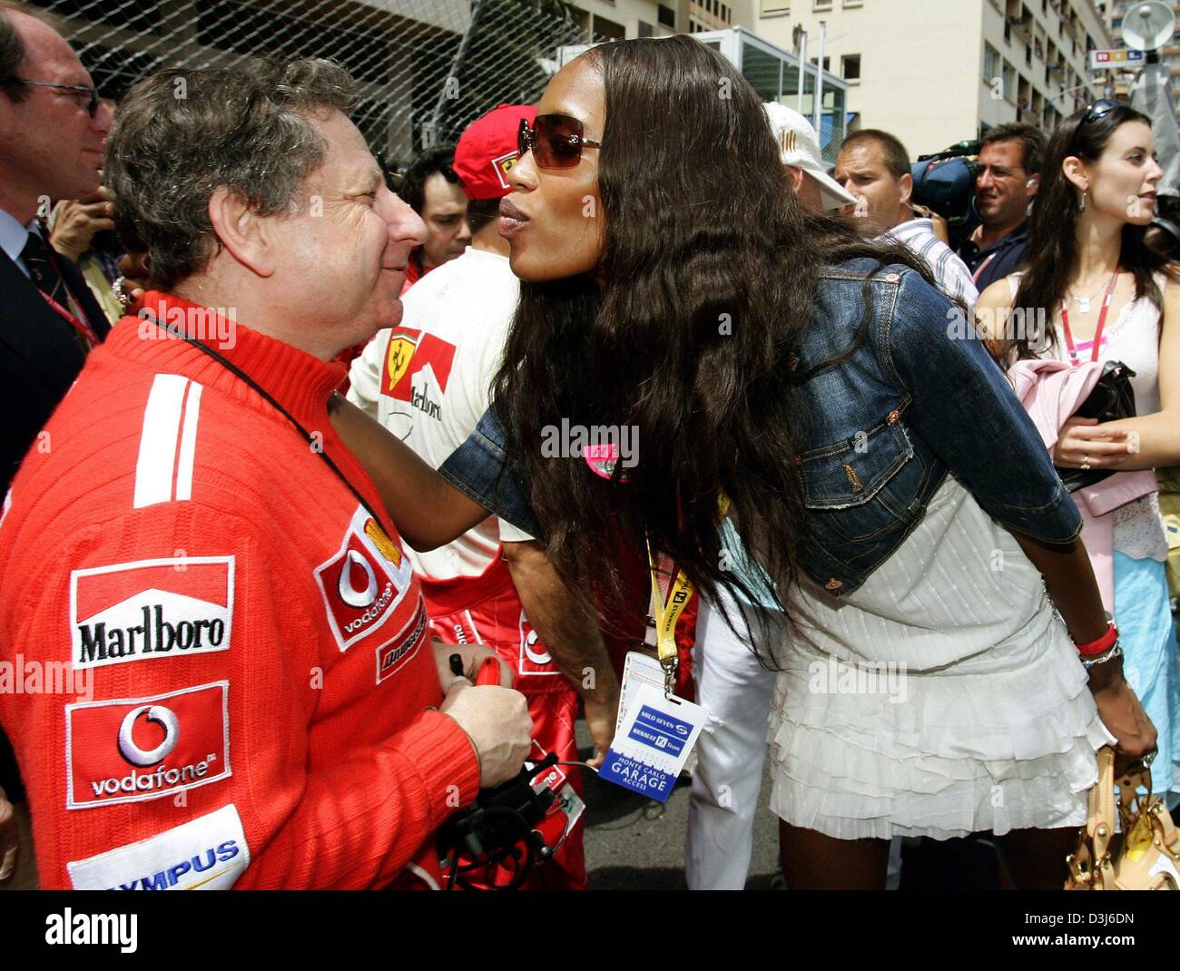British model naomi campbell kisses hi-res stock photography and images ...