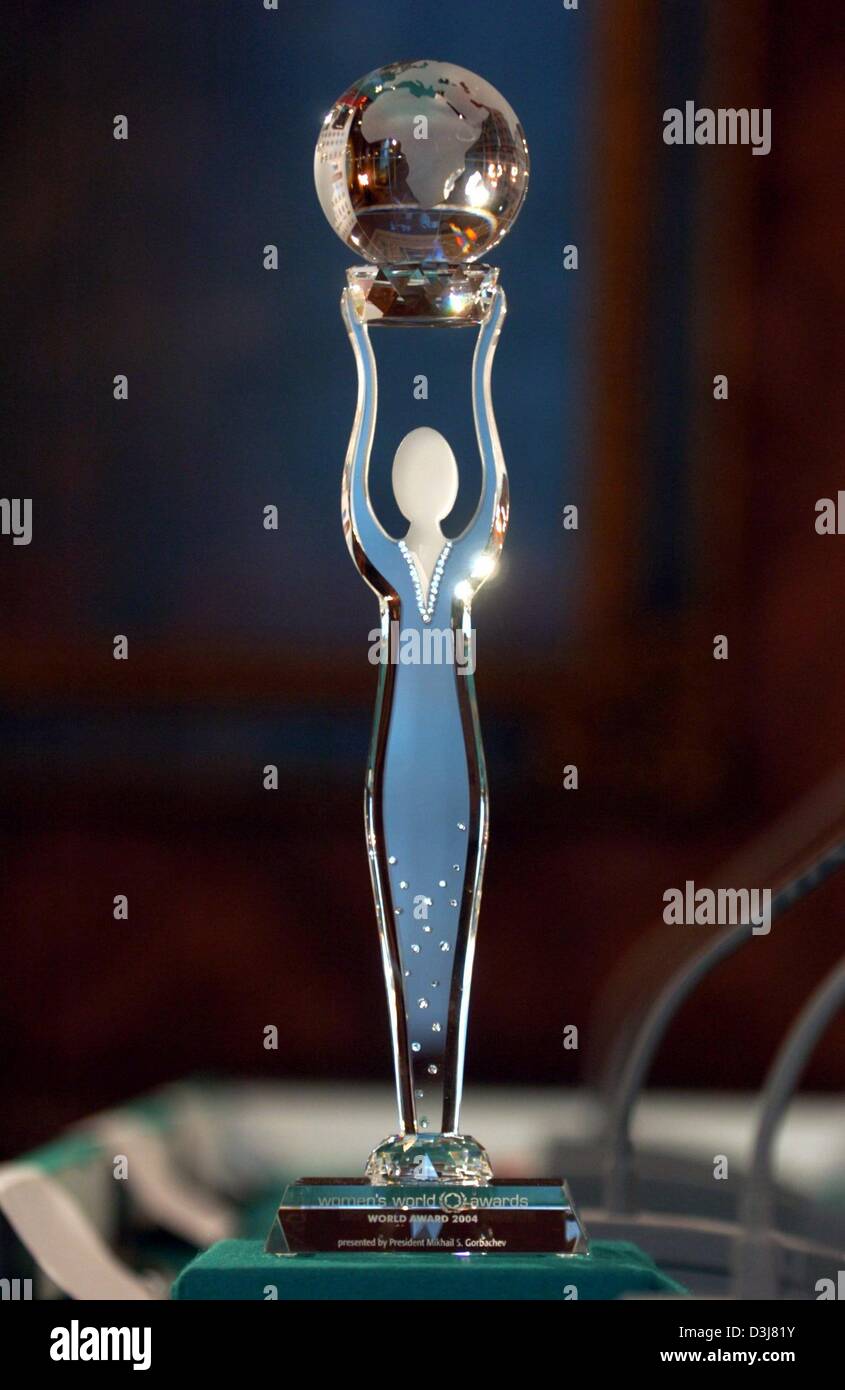 (dpa) - The trophy of the first 'Women's World Awards' stands on ...