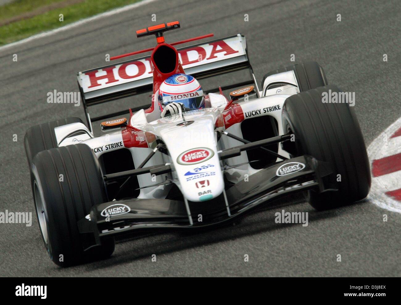 (dpa) - British formula one pilot Jenson Button races in his BAR-Honda ...