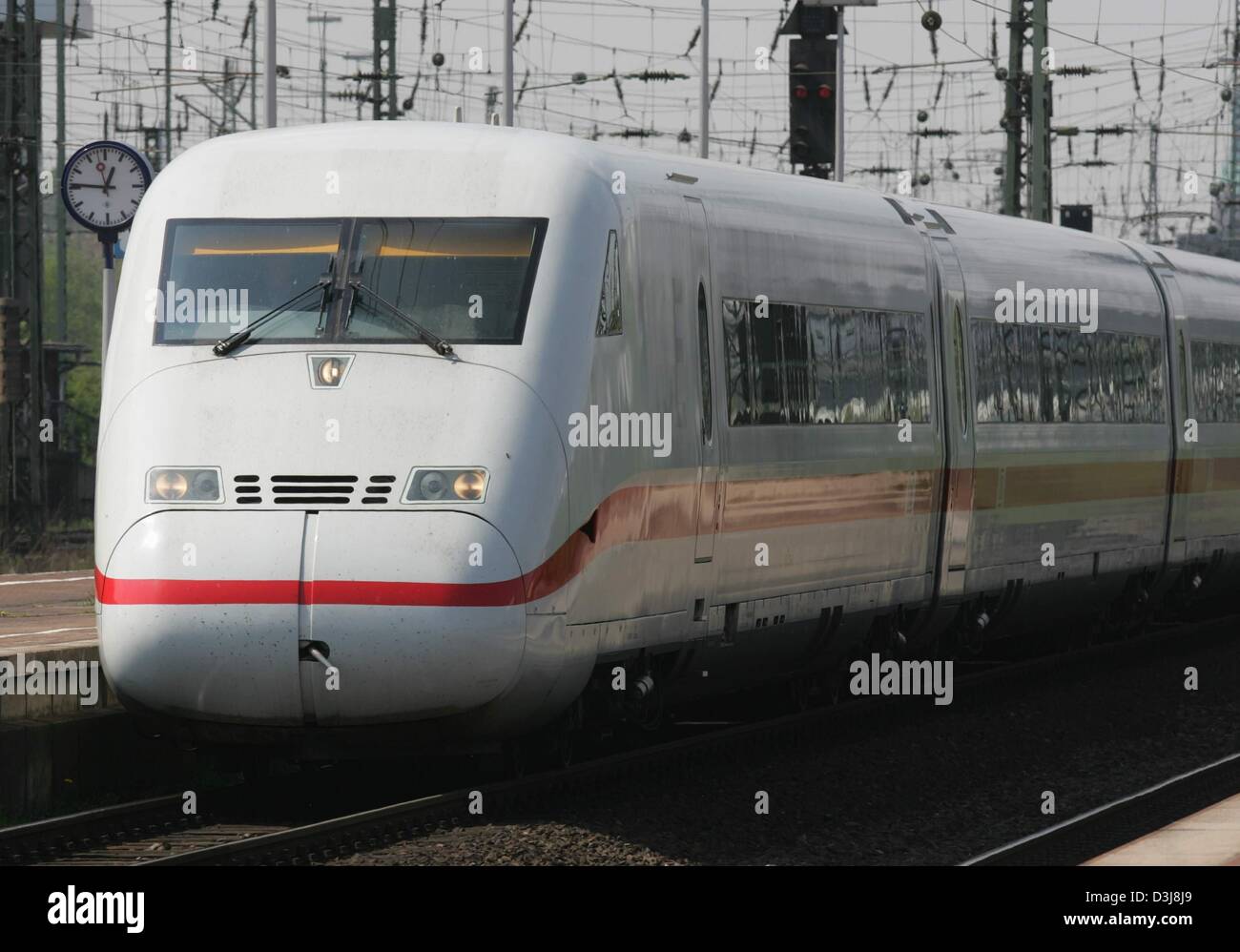 (dpa) - An ICE 2 German highspeed train of the Deutsche Bahn arrives at ...