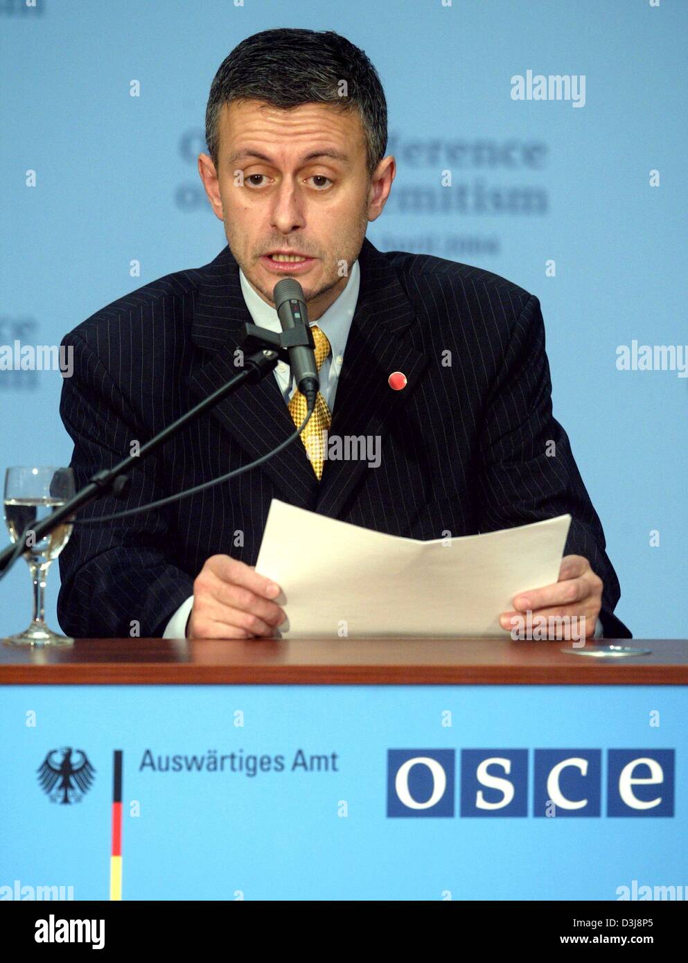 (dpa) - Bulgarian Foreign Minister and OSCE Chairman Solomon Passy ...