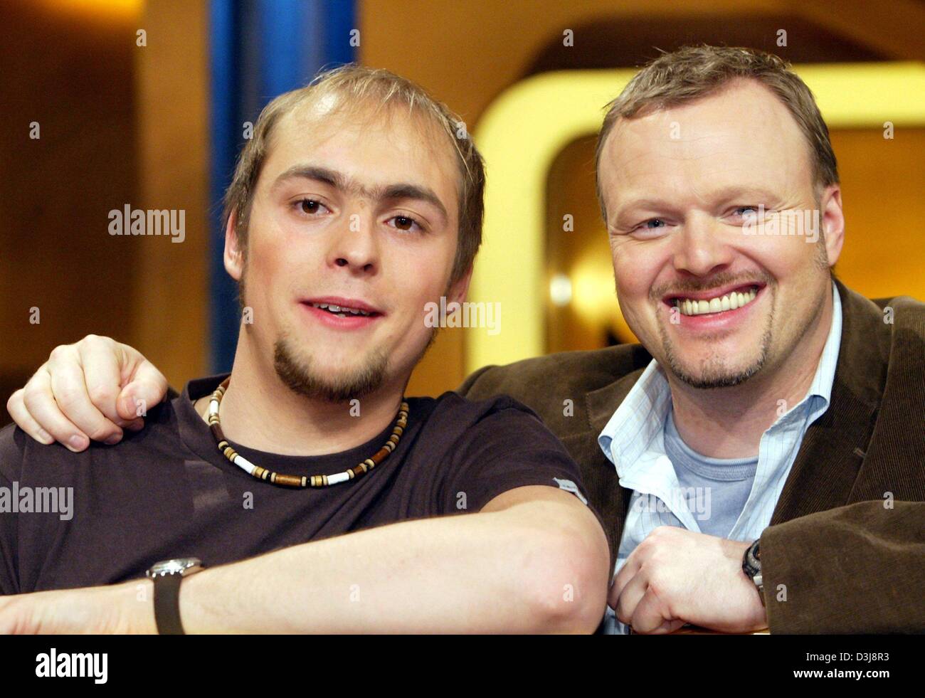 (dpa) - German singer Max (L) poses with German TV presenter Stefan ...