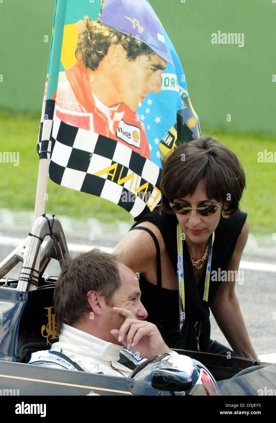 (dpa) - Viviane Senna (R), sister of the late Brazilian Formula One ...