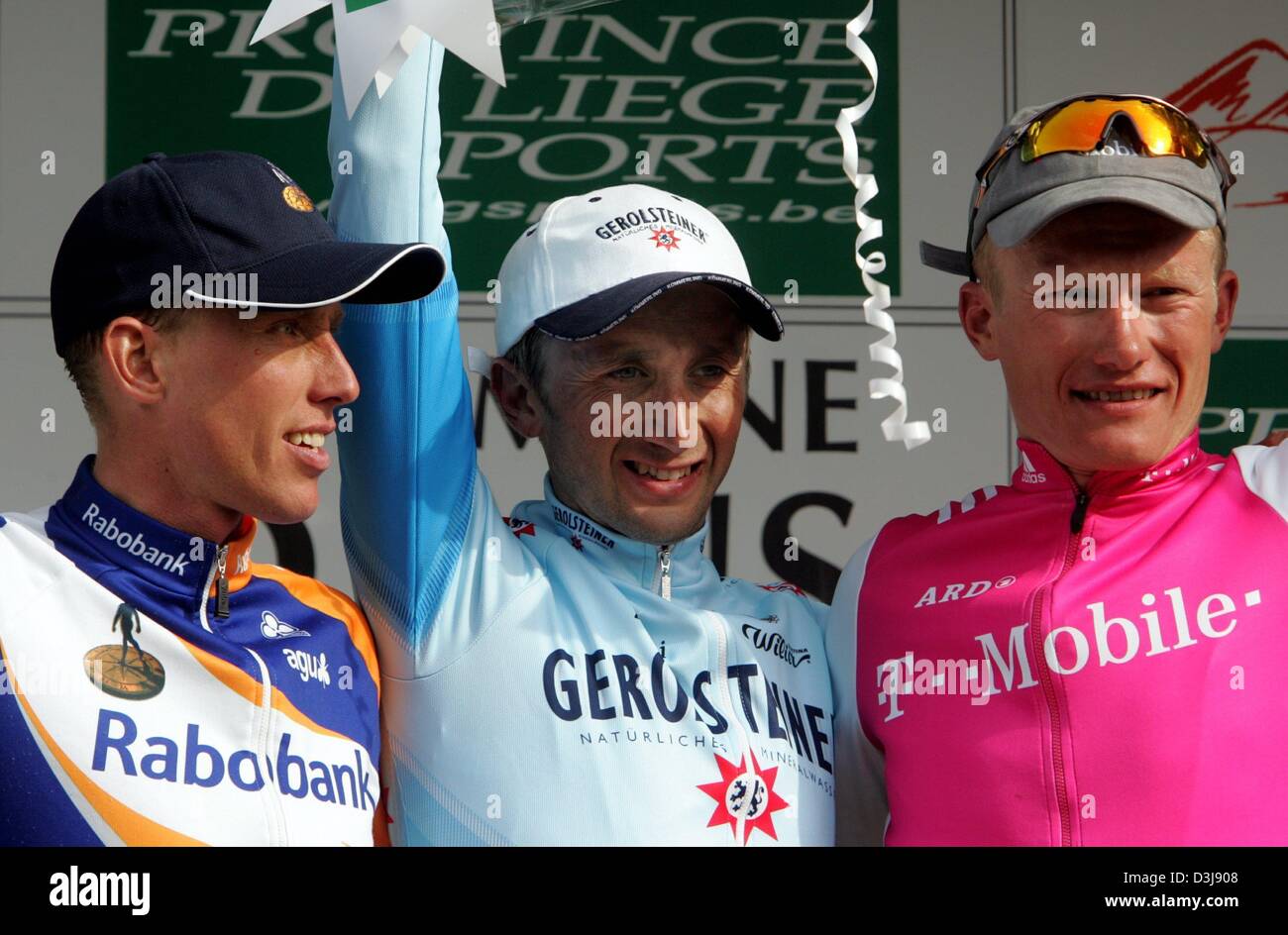 (dpa) - Italian cycling pro Davide Rebellin (C) of Team Gerolsteiner ...