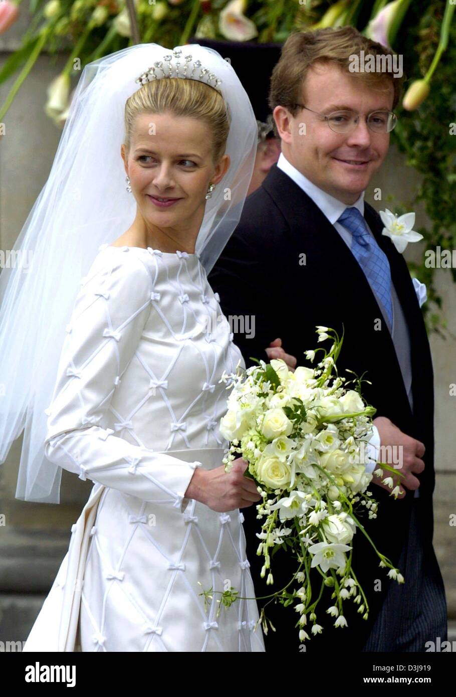 (dpa) - Dutch Prince Johan Friso (R) and his bride Mabel Wisse Smit ...